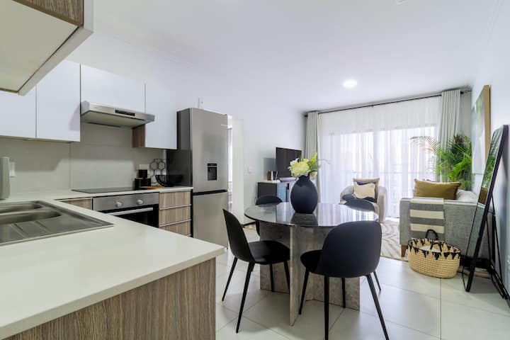 Skyline 3 Bedroom | 2 Bathrooms | Sleeps Six - Sandton