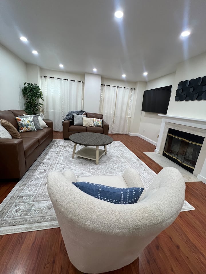 Monterey Peninsula Vacating Castle - Str25-000053 - Marina, CA