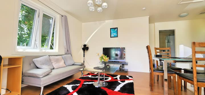 Glenfield Home: 1gb Wifi, Modern & Full Kitchen - Auckland