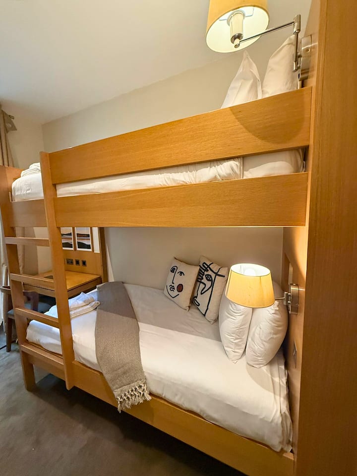 Kula Kensington - Twin Bunk Room - Earls Court