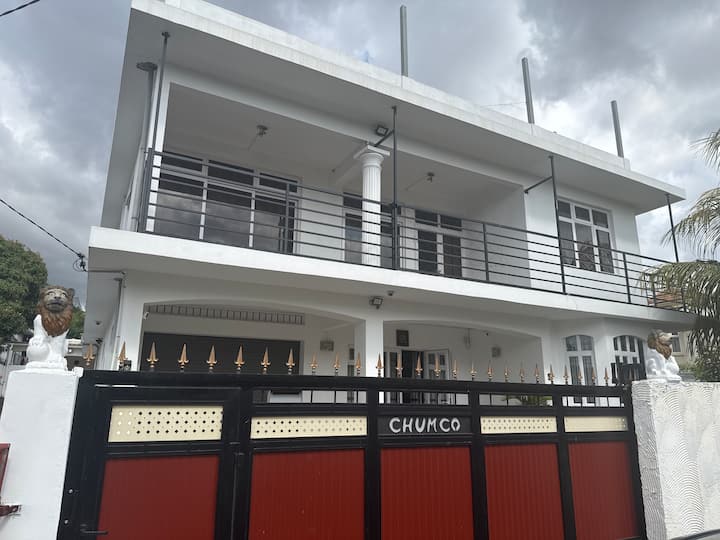 Quiet Rooftop View Apartment 10 Minutes From Beach - Maurice