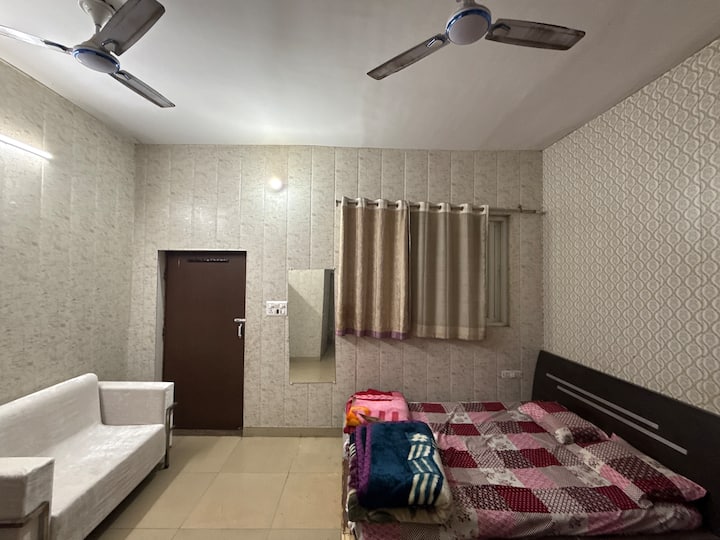 Manglam Lawn 
Rooms And Lawn - Lucknow