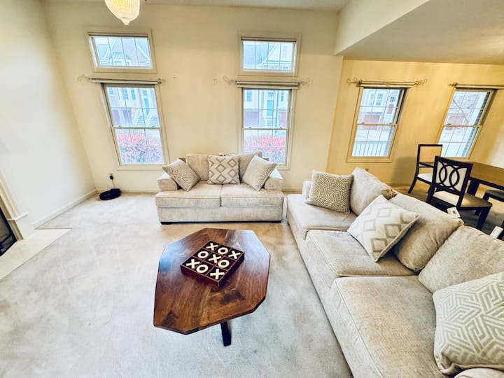 Walk To Cleveland Clinic, Mins To Uh, Cwru, Dt - Cleveland, OH