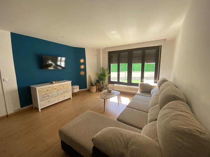 Amplio Piso Céntrico De 4 Habitaciones En Pamplona - Pamplona