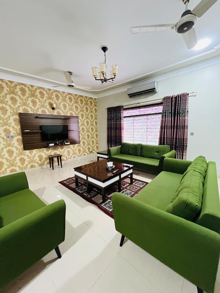 Creekside Villa / 6 Bedroom Spacious Villa - Karachi