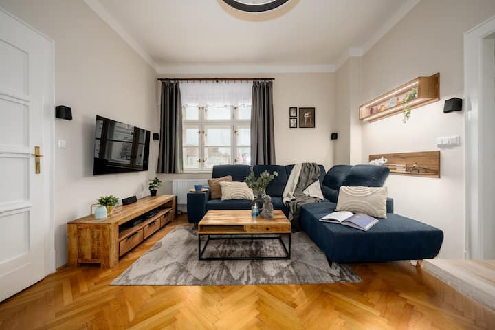 Spacious 2br Vršovice | Ac • Netflix • Cozy Stay - Prague