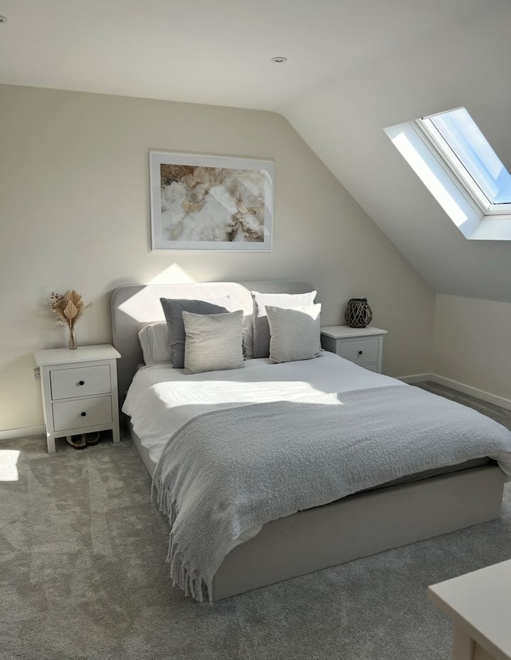 The Village Road Retreat - Portsmouth