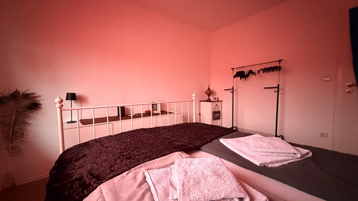 Central & quiet: private room in Hersching - Airbnb