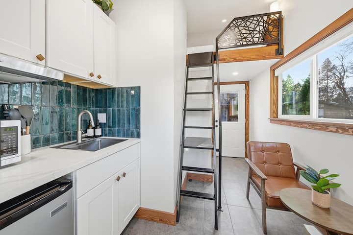 Basecamp Lodge | Cabin 9 - Mount Shasta, CA