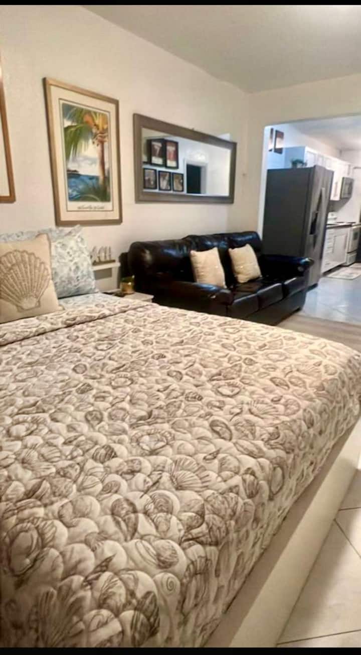 Chick 5 Beach And Relax - Miami Beach, FL