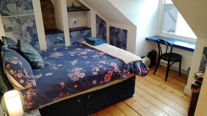 2 Double Adjacent Bedrooms, 2 Bathrooms, Top Floor - Cambrige (UK)
