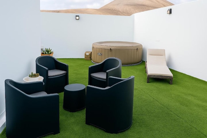 Apartamento De 2 Dormitorios Y Terraza Con Jacuzzi - Puerto del Carmen