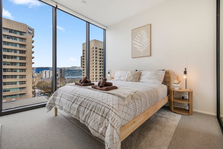 Serenity In Light | Bright & Cosy City Retreat - Adelaide