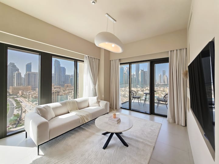 Burj Khalifa & Fountain Views |Opulent 2bhk + Pool - Dubai