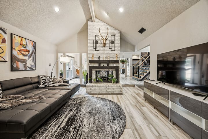 Home In Grand Prairie - Near Stadiums & Six Flags - Grand Prairie, TX