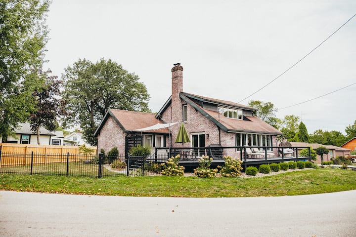 Private Luxury Lakefront Retreat In Portage Lakes - Portage Lakes, OH