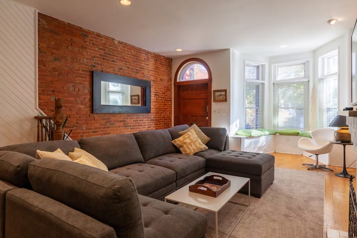 Downtown Living! Sleeps 14 W/ev Parking Balcony - Washington, D.C.