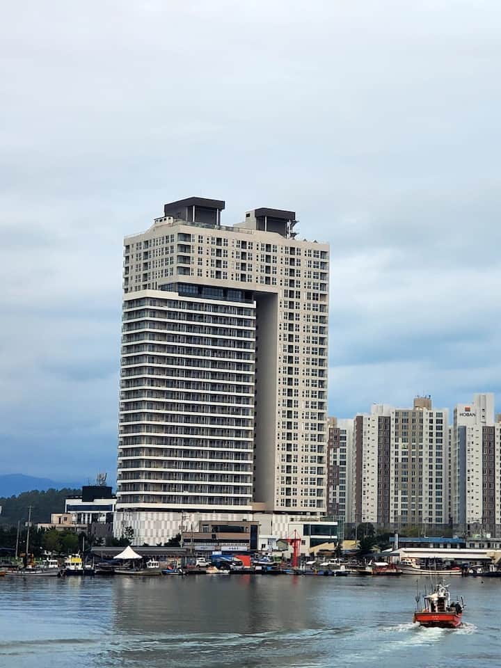 강릉 사천해변 풀옵션 아파트, 투룸 하프오션뷰, 가족-연인 힐링, 해변 도보 1분 - Gangneung-si