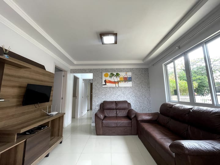 Ampla Casa No Centro De Bombinhas - Bombinhas