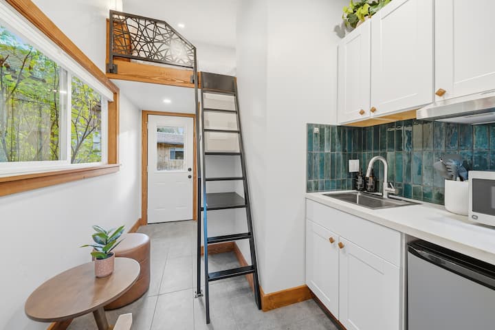 Basecamp Lodge | Cabin 10 - Mount Shasta, CA