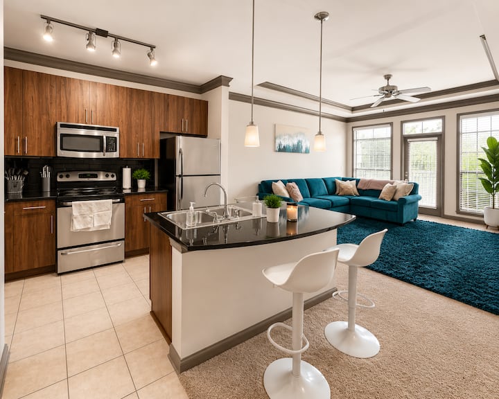Cozy King Suite | Perimeter Center - Dunwoody, GA