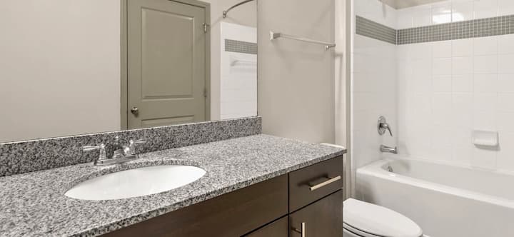 Convenient Home Away From Home - Sandy Springs, GA