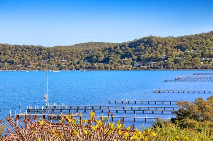 Prestigious 6bdr Cul-de-sac I Waterfront Views - Central Coast