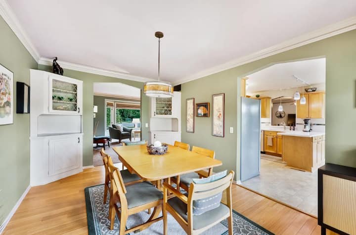 Garden View Oasis – Pool – Near Madison – Family F - Marshall, WI