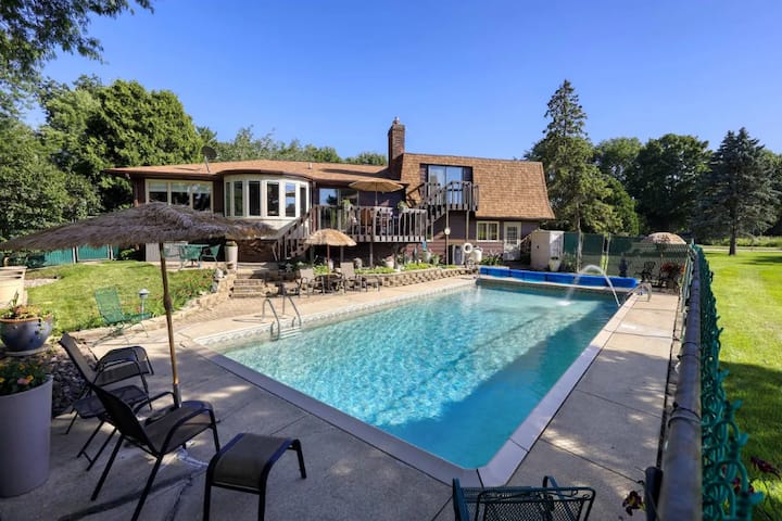 Private Pool - Hot Tub - Game Room - 20 Min Dt - Dolphins Cove, Sun Prairie