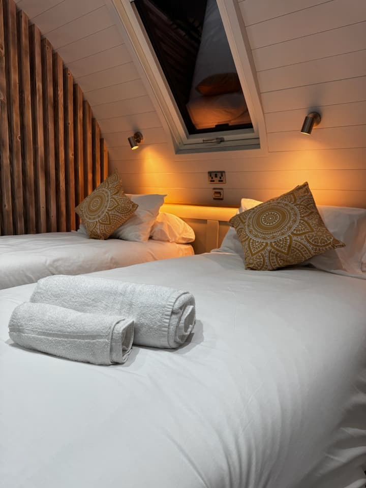 2 Min Walk From Nec | Twin Pod, 3 Beds Sleeps 4 - Birmingham