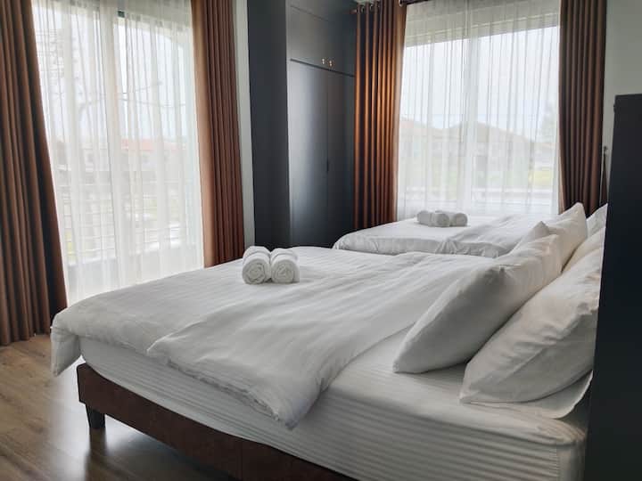 Cherry Friends Home
12px L 6-bed L 4-room L 4-bath - Sibu