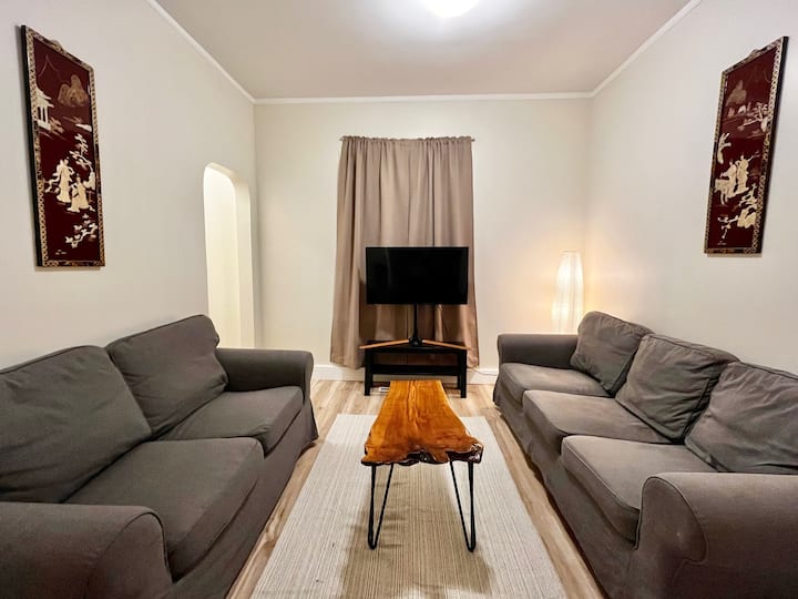 Peg City Zen Suite/2 Br/entire Home/free Parking - Winnipeg