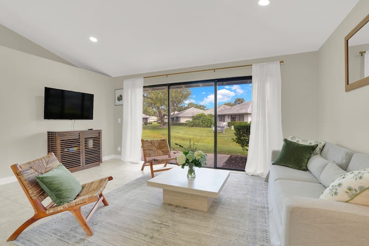 Relaxing Modern Retreat In Pga National - Palm Beach Gardens, FL