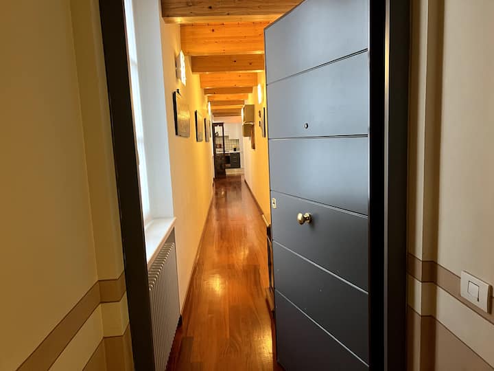 8 Min Walk To Station • Elegant Central Apartment - Saronno