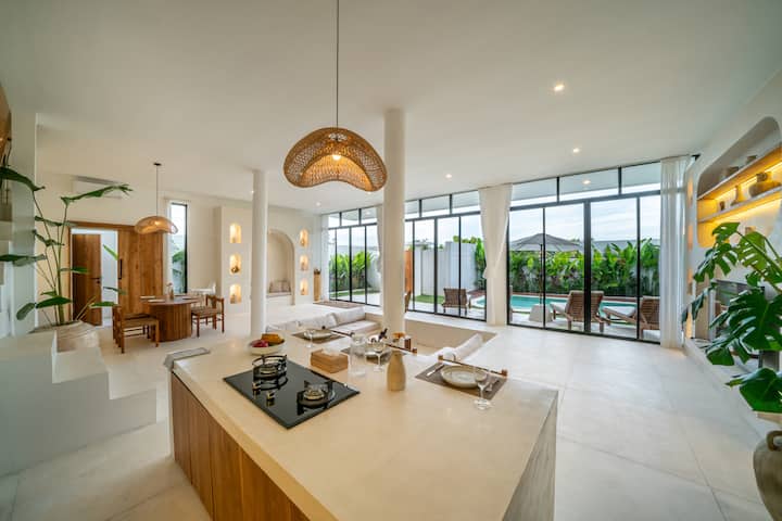 Stylish Designer Villa • Private Pool Near Canggu - Indonesia