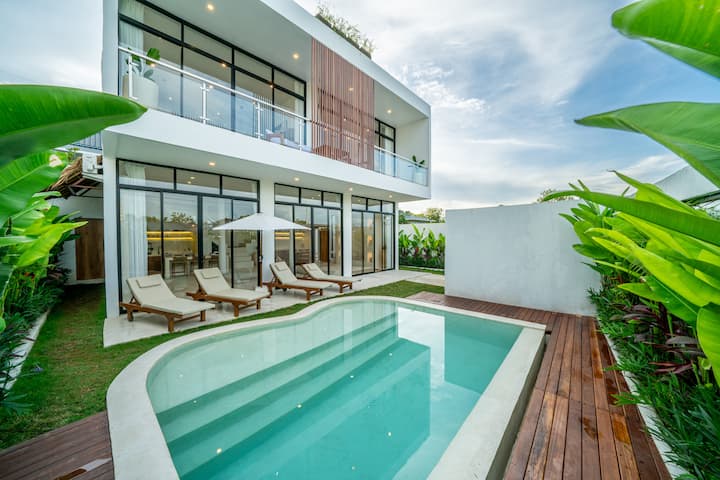 Sunset Hideaway Villa – 2br Tropical Escape - Bali