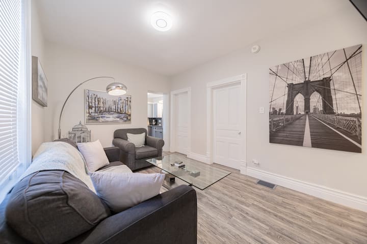 In Wortley Vill: Spacious Bath|5 Min>western&lhsc - London, Ontario