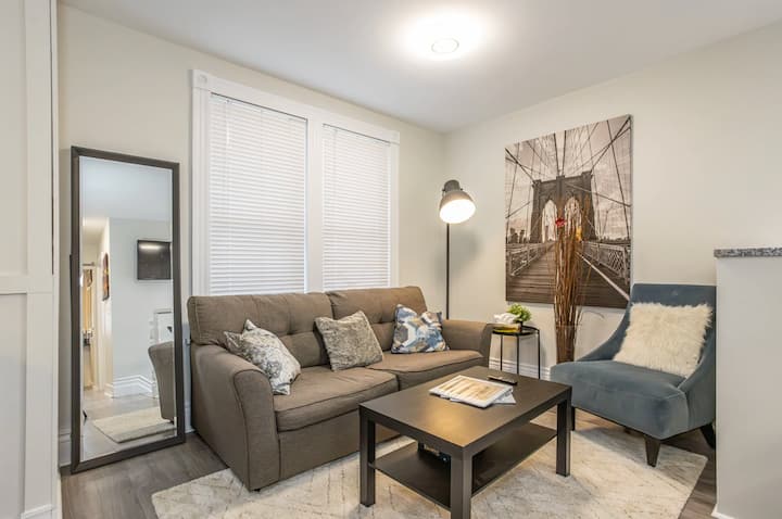 2br + Attic: Walk>wortley Village | 5 Min>lhsc - London, Ontario