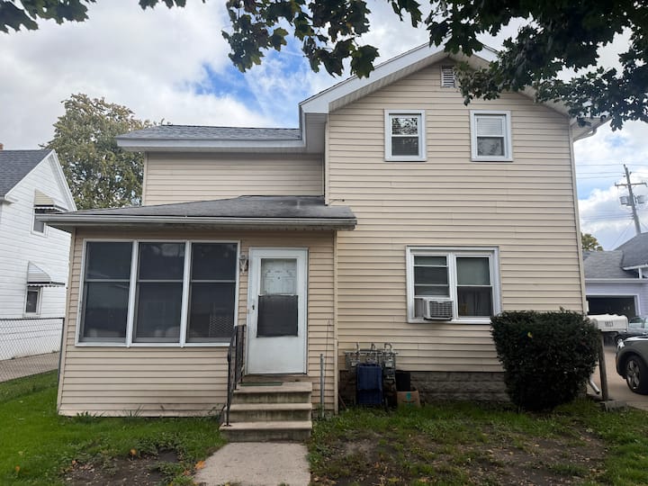 Boarding House On Broadway - Bay City, MI