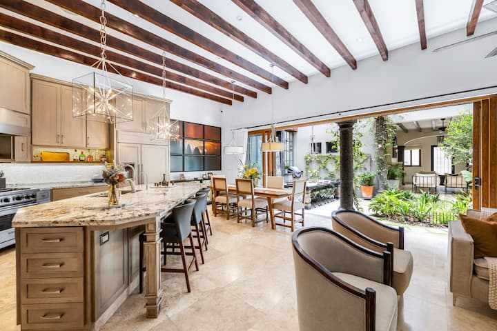 Central, Upscale Sanctuary With Rooftop Views - San Miguel de Allende