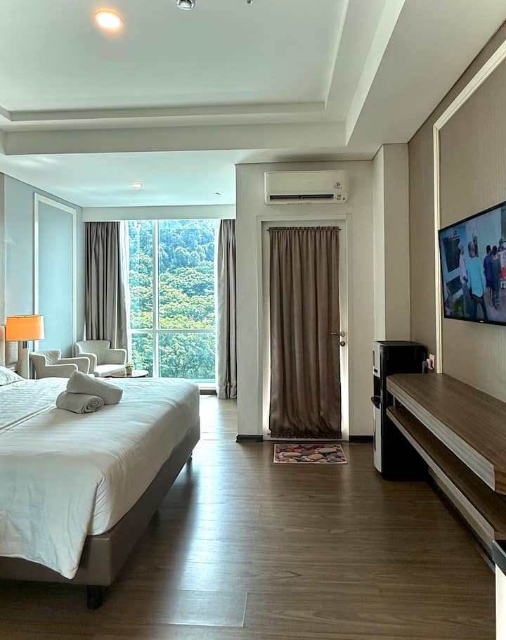 Lake View Infinity Pool & Green Scenery At Panbil - Batam