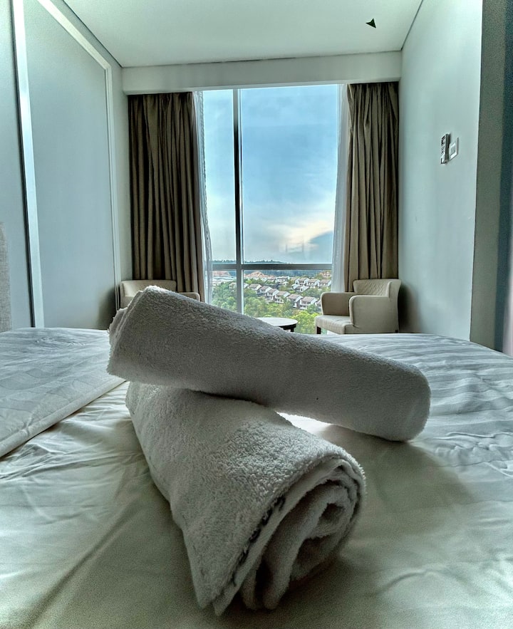 Forest View With Lake-view Infinity Pool At Panbil - Batam