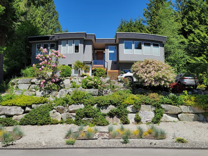 Modern 2br Suite With Office In West Vancouver - West Vancouver