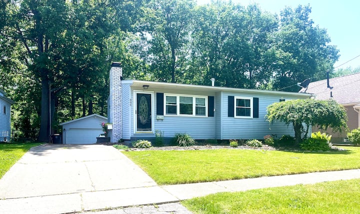 Towpath Retreat, Pet Friendly, Fenced Yard Home - Portage Lakes, OH