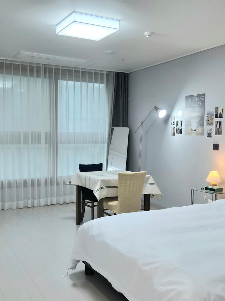 오픈특가72 / 공항 5분#새가구#풀옵션#모던하우스#신제주#연동#신라면세점#짐보관ok - South Korea