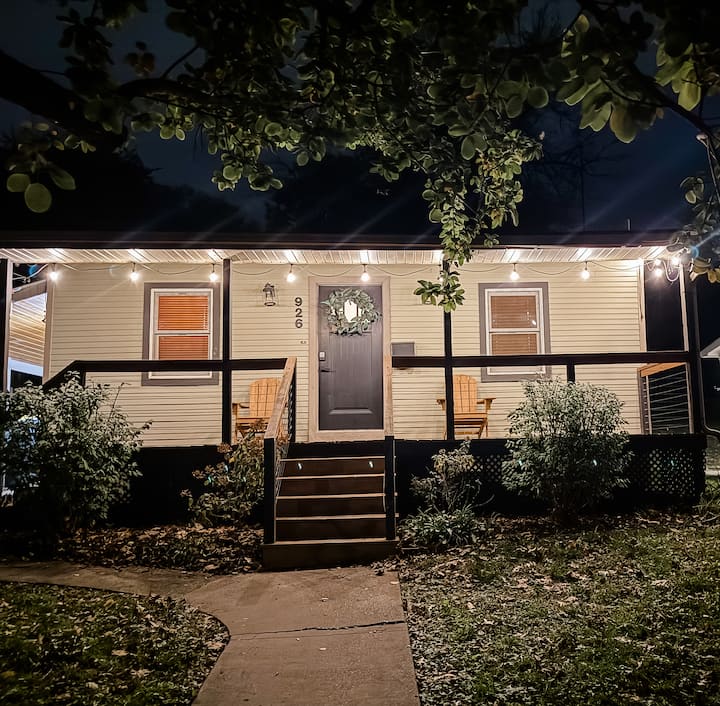 Cozy Iowa City Retreat • Clean & Organic Touches - Iowa City, IA