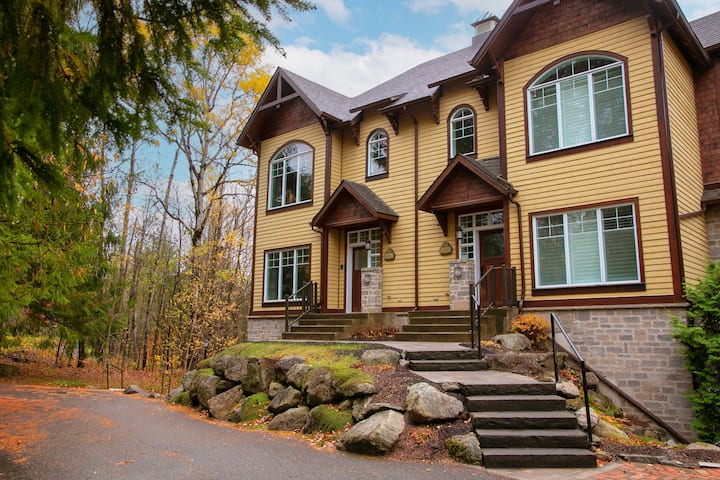 Hôtel à La Maison - Entre Mont Et Rivière - Orford, QC
