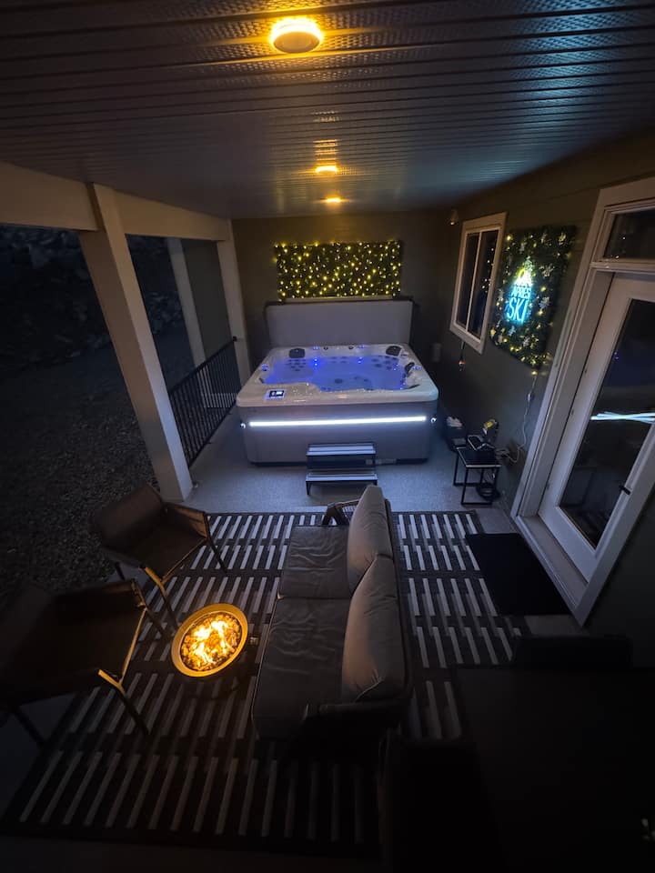 The Hibernation Lodge - Big White Ski Resort, BC