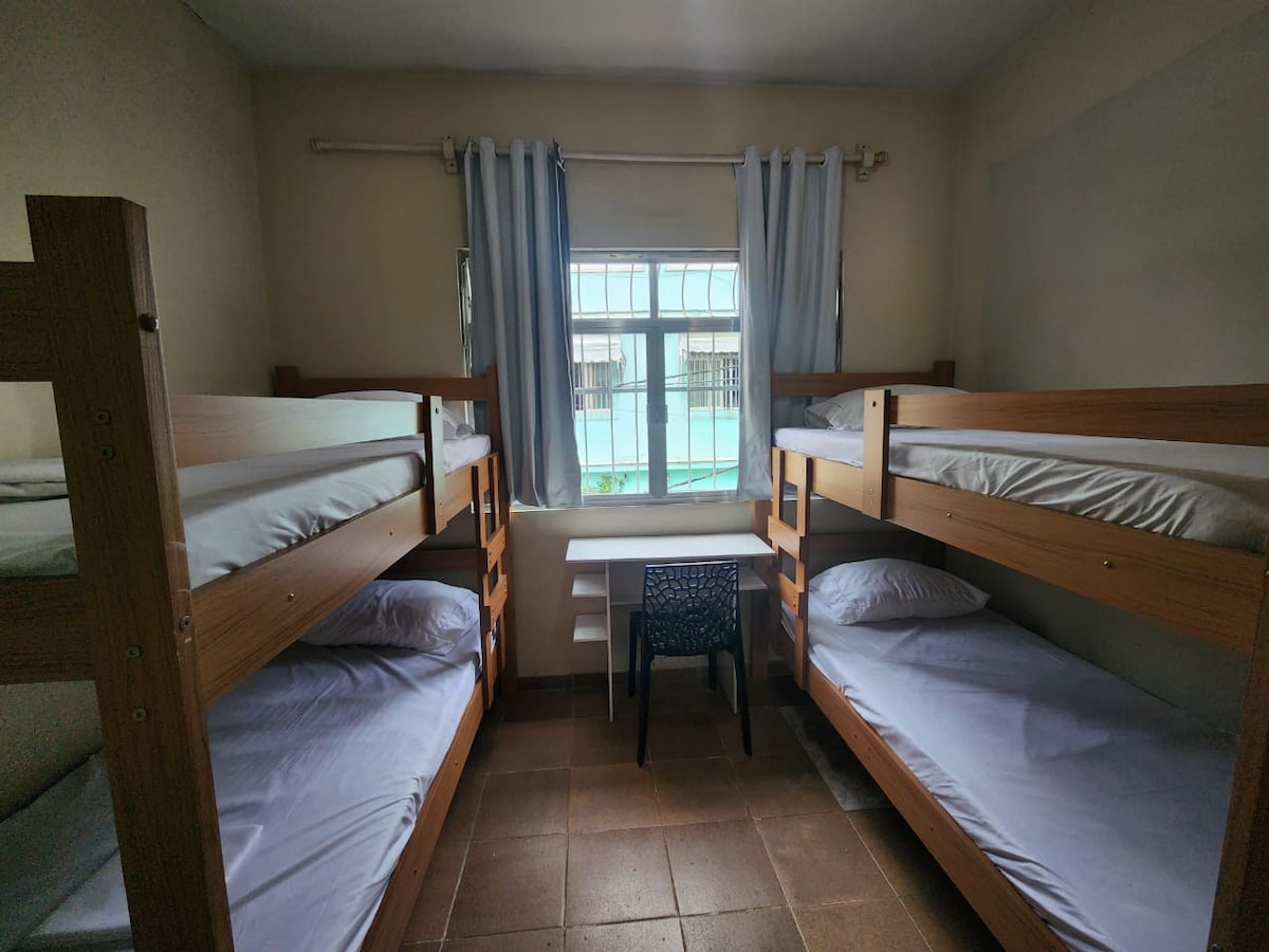 Cama en habitación compartida en refugio en Urca - Airbnb