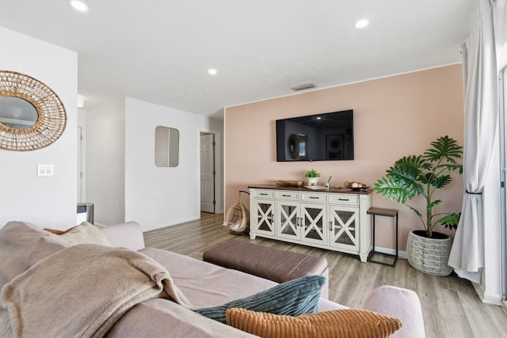 Updated Cozy Home In Brandon, Fl - Fenced Yard! - Brandon